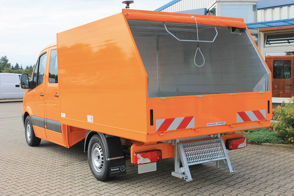 Kipper zur Müll- und Laubbeseitigung